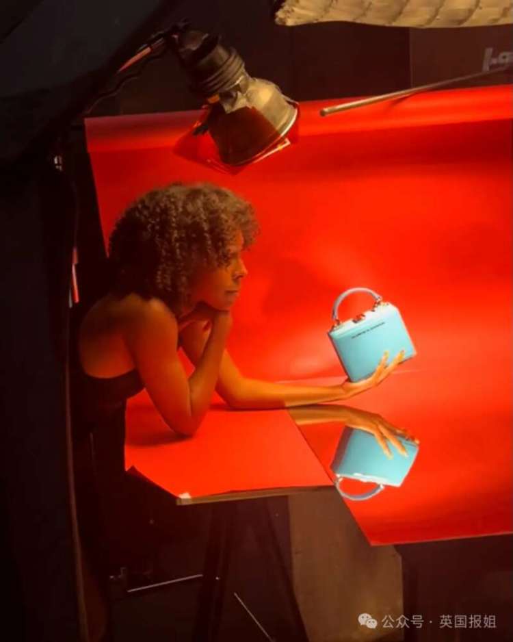 美女拍脚照一次进账8000刀?小众行业引网友羡慕 -6parkbbs.com